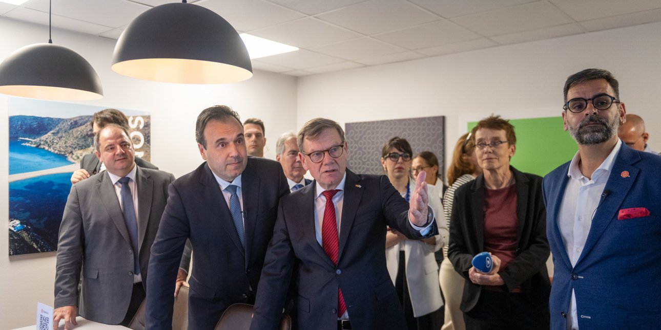 Παπαστεργίου και Γερμανός ΥΠΕΞ στα εγκαίνια της OroraTech -Νέα εποχή ...