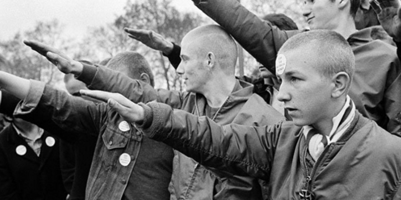 Ποινικό αδίκημα ο ναζιστικός χαιρετισμός και το «Seig Heil» στη ...