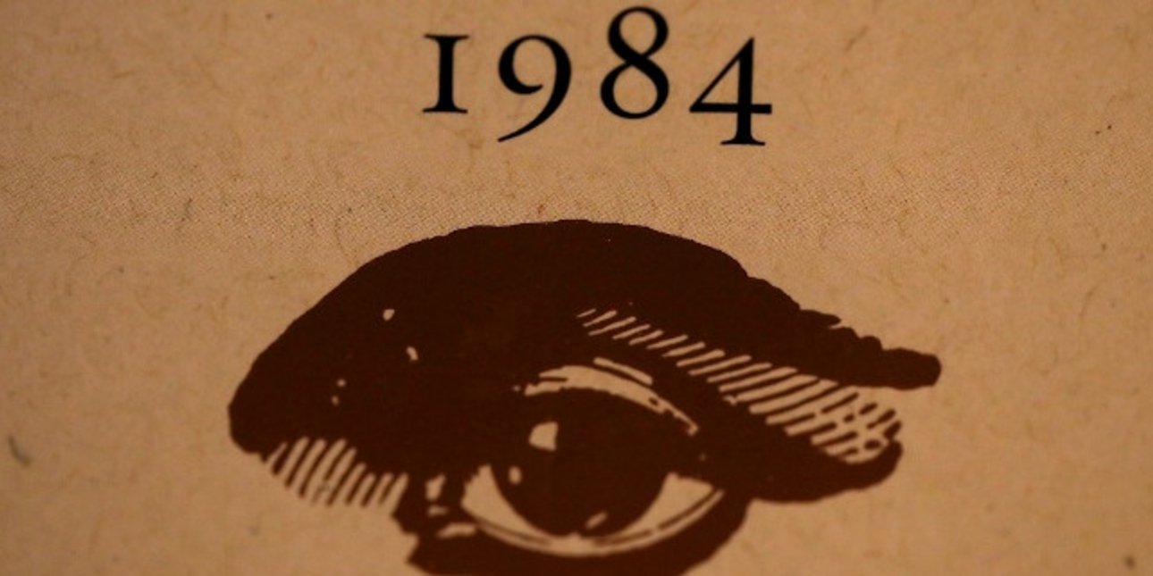 Γιατί οι Αμερικανοί διαβάζουν το «1984» του Οργουελ για να ξορκίσουν ...