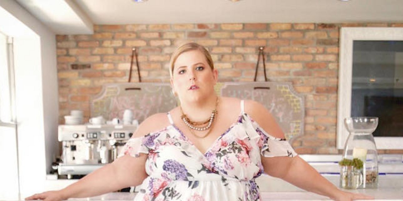 Απαγόρευσαν σε plus size blogger να φωτογραφηθεί με μαγιό σε ξενοδοχείο -Αυτή όμως το έκανε ...