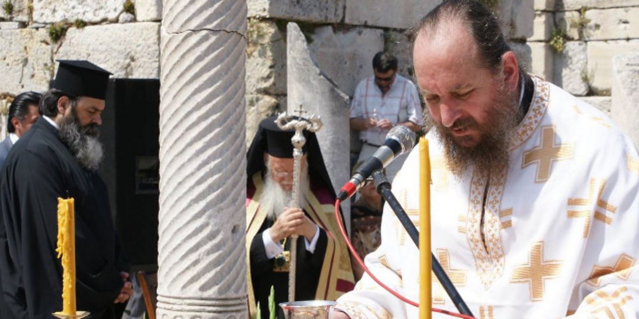 Σμύρνη: Τα συγκλονιστικά λόγια του Αρχιμανδρίτη που θα κάνει τον ...