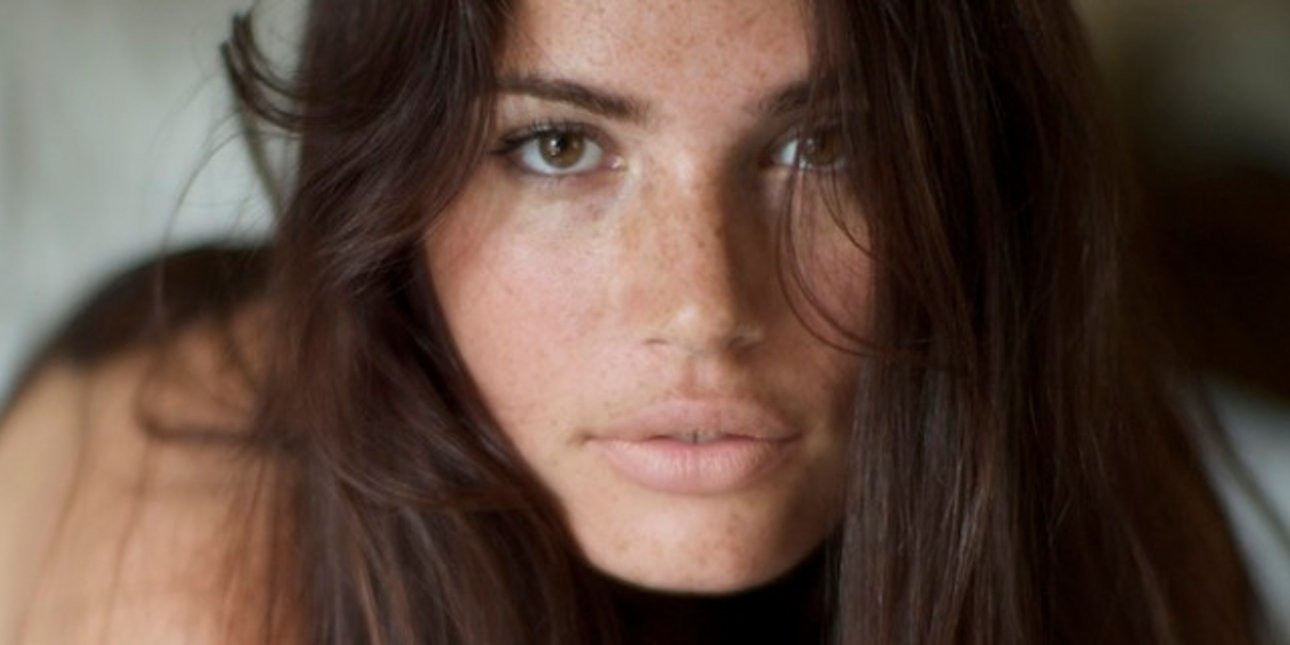 Σέξι: Το πρώτο plus size μοντέλο του οίκου Louboutin [εικόνες] - iefimerida.gr