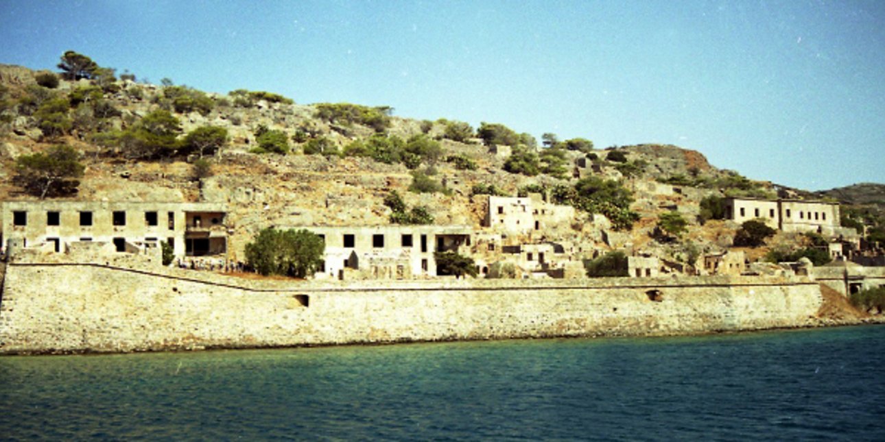 Οι λεπροί στη Σπιναλόγκα φωτογραφίζονταν σαν οικογένεια [εικόνες ...