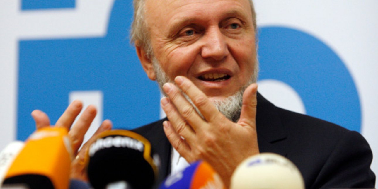 Χανς-Βέρνερ Ζιν: Ο Σόιμπλε, το καλοκαίρι του 2015, είχε στο πλευρό του ...