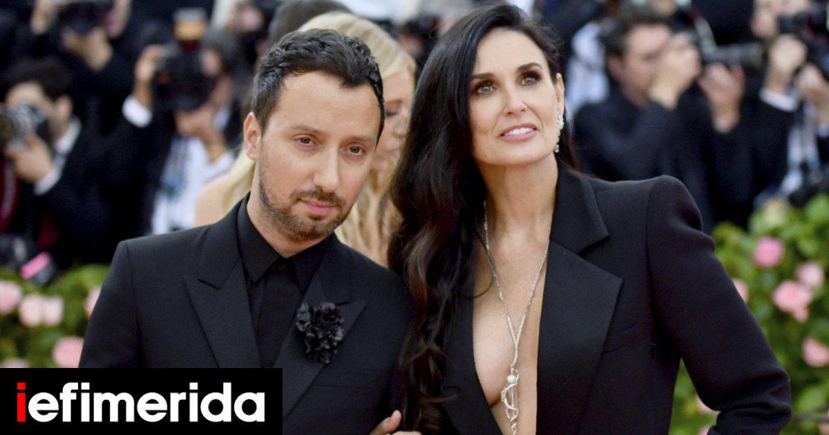 To αβυσσαλέο ντεκολτέ της Ντέμι Μουρ στο Met Gala -Σέξι στα 56 της ...