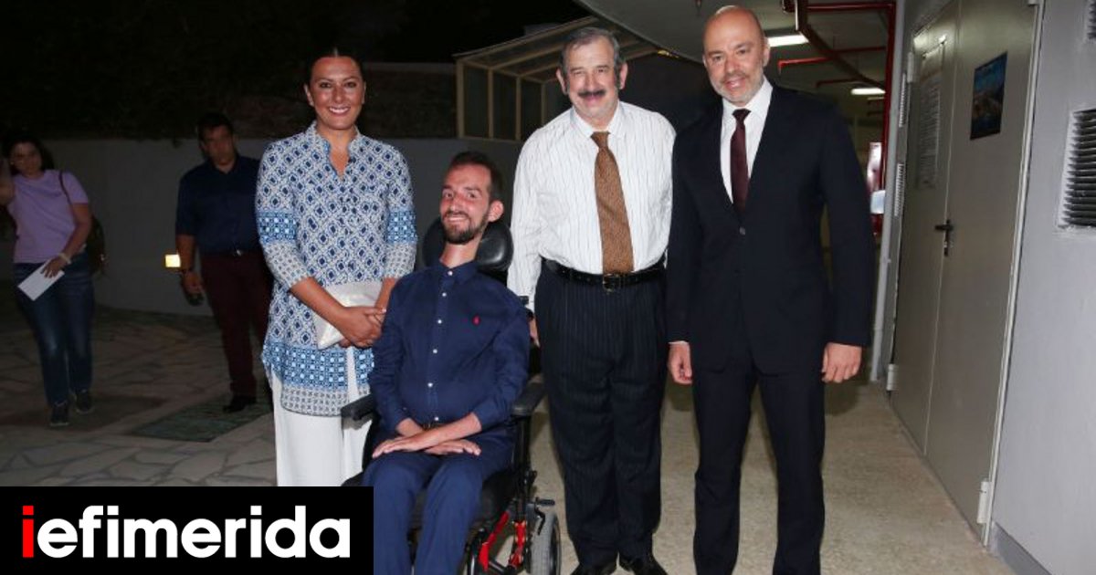 Πρεμιέρα για τις «Δάφνες και πικροδάφνες» του Πέτρου Φιλιππίδη -Ποιοι ...