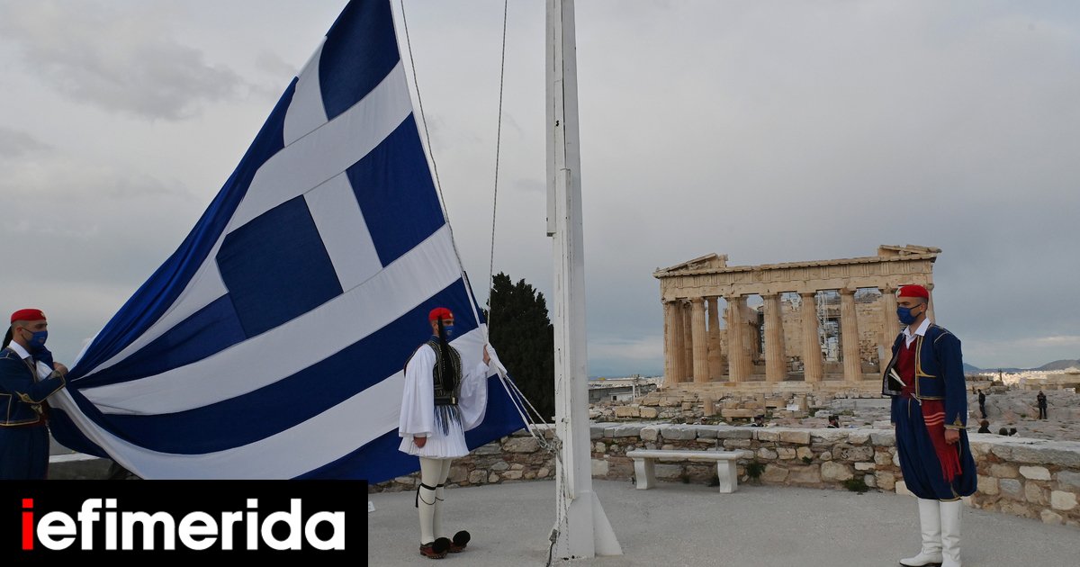 25η Μαρτίου: Η έπαρση της σημαίας στην Ακρόπολη -Εντυπωσιακές εικόνες ...