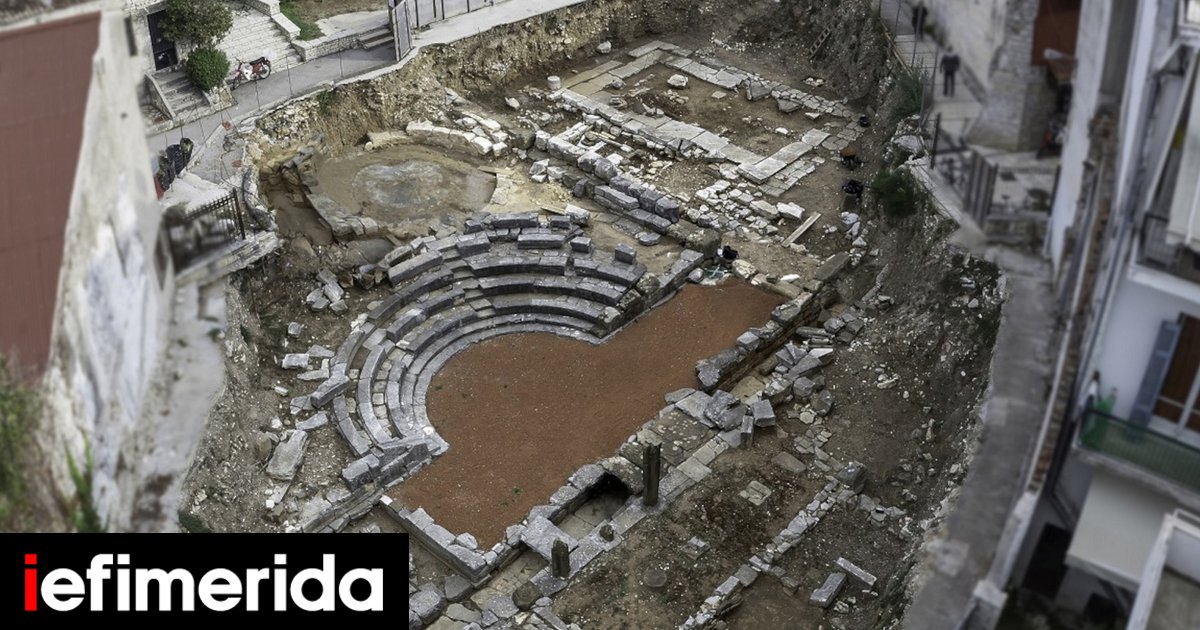 Megaron on line: Το αρχαίο θέατρο της Αμβρακίας με το βοτσαλωτό δάπεδο ...