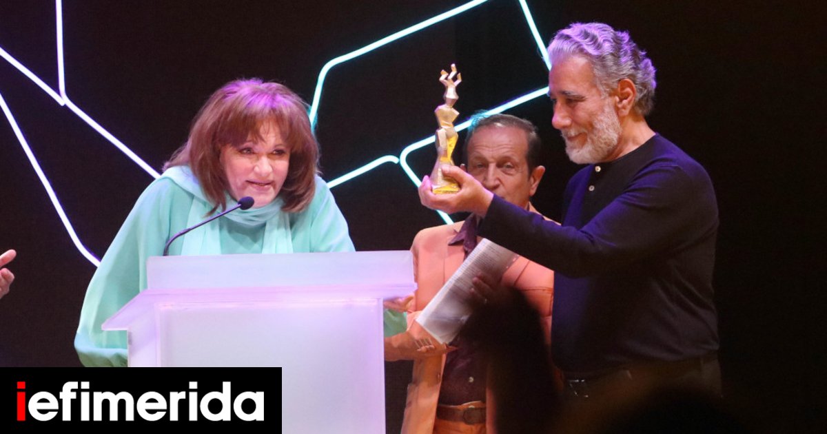 Η Μαίρη Χρονοπούλου ανέβηκε στη σκηνή των βραβείων Ιρις και συγκίνησε ...