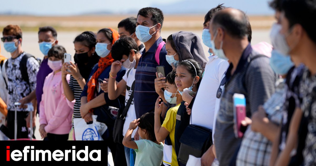 Ισπανία: Αεροπλάνο με Αφγανούς πρόσφυγες προσγειώνεται απόψε στη ...