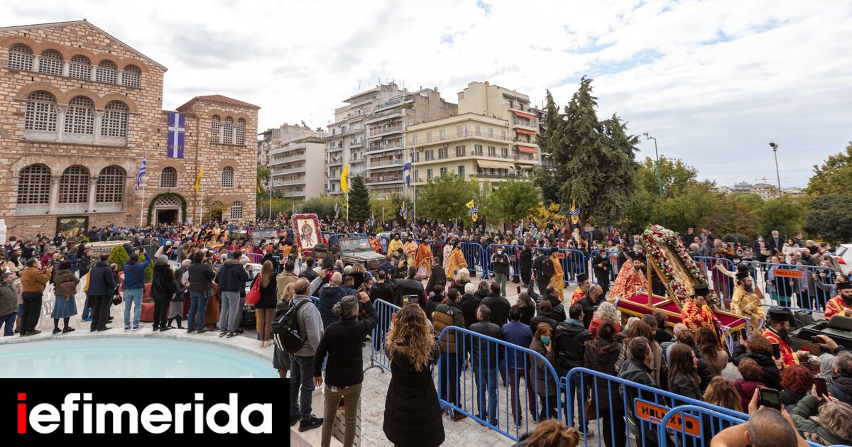Θεσσαλονίκη: Πλήθος κόσμου στη λιτάνευση της εικόνας της Παναγίας και ...