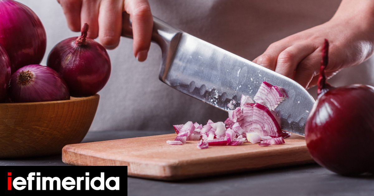 Πώς να κόψεις τα κρεμμύδια χωρίς να κλαις -Το τρικ του Ακη Πετρετζίκη ...