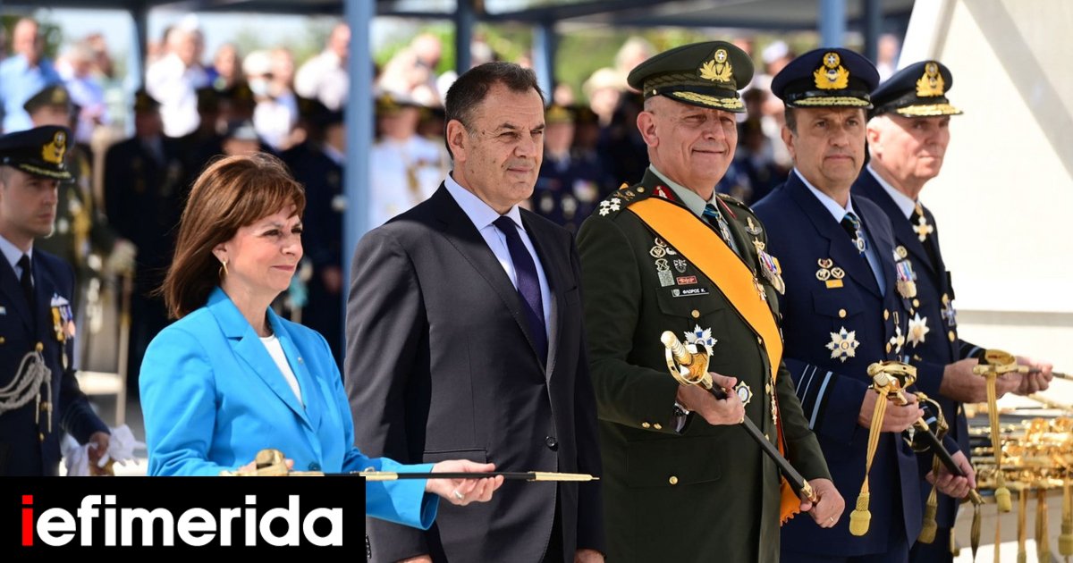 Η Πρόεδρος της Δημοκρατίας επέδωσε τα ξίφη στους νέους Αξιωματικούς της ...