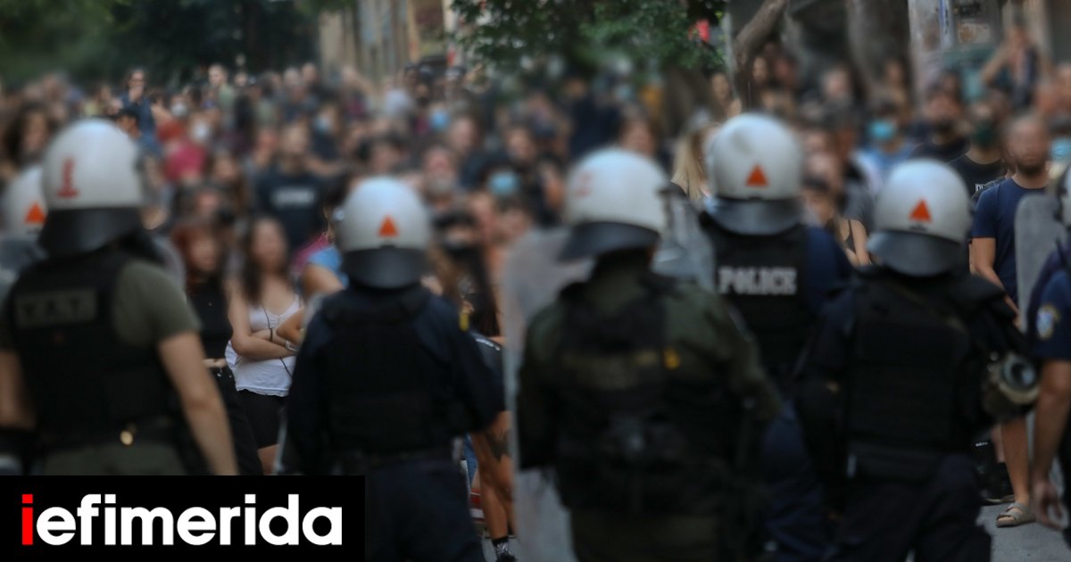 Εξάρχεια: Επίθεση σε διμοιρία των ΜΑΤ για τον σταθμό του μετρό - Τρεις ...