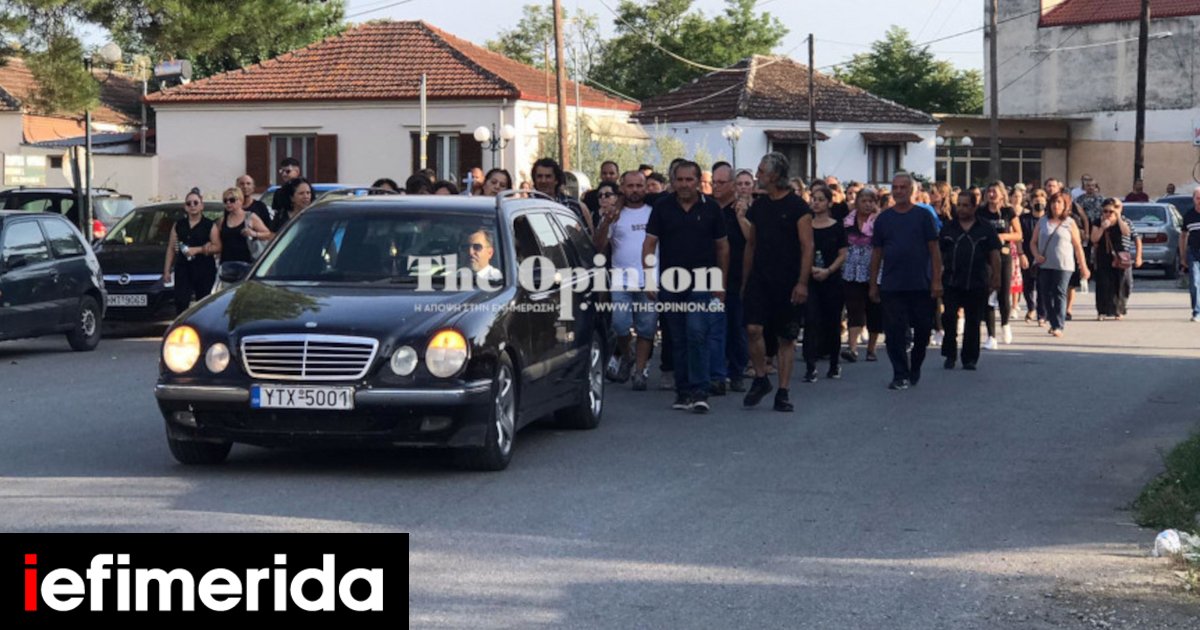 Θρήνος στην κηδεία του 15χρονου που πνίγηκε στη Χαλκιδική -Με λευκά ...