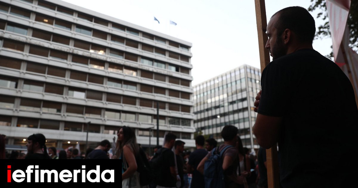 Αθήνα: Αποκαταστάθηκε η κυκλοφορία των οχημάτων στην οδό Σταδίου ...