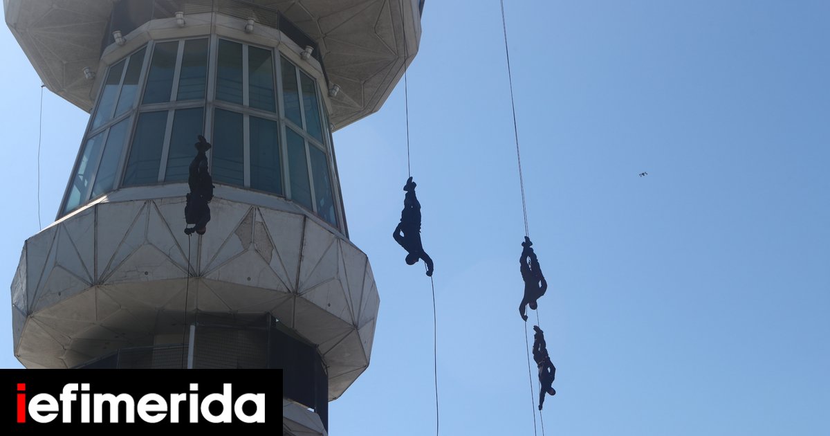 ΔΕΘ: Εντυπωσιακή επίδειξη των ΕΚΑΜ, παρουσία Μητσοτάκη -Με ανάποδη ...