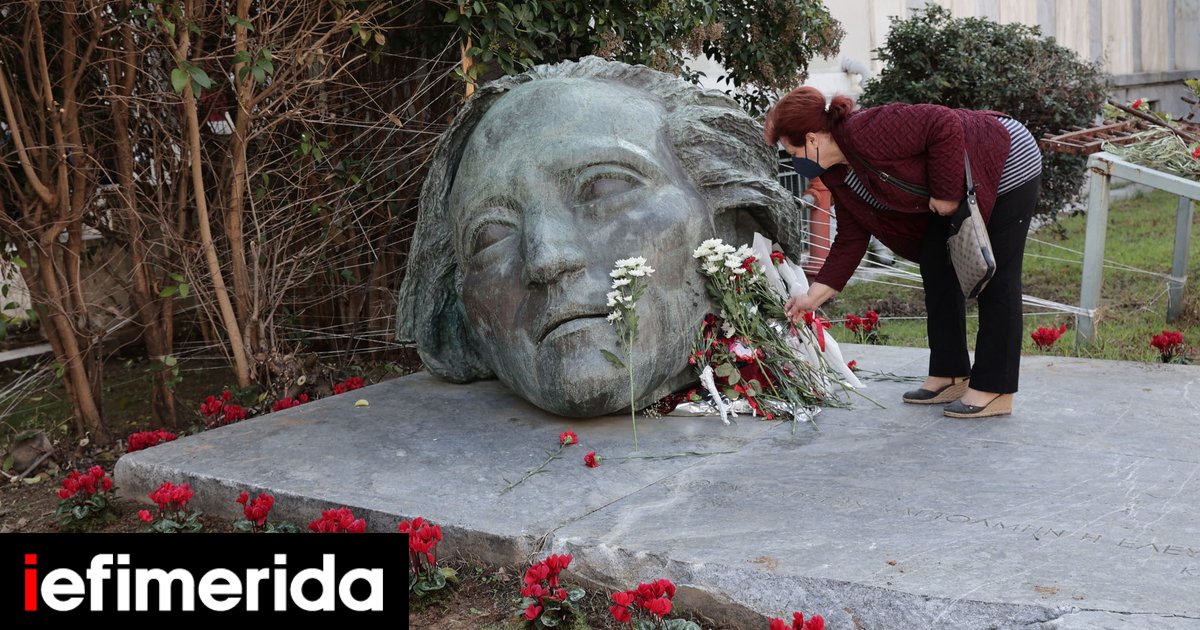 Άνοιξαν οι πύλες του Πολυτεχνείου για τον εορτασμό της 49ης επετείου ...