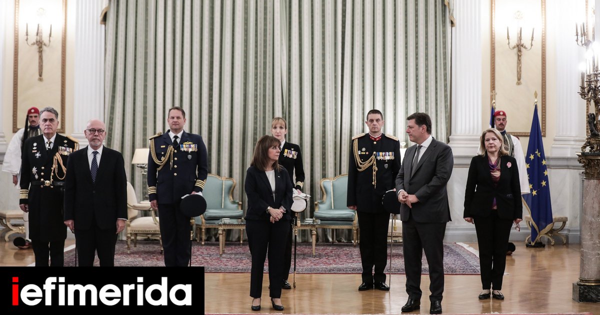 Τελετή επίδοσης διαπιστευτηρίων νέων πρέσβεων στο Προεδρικό Μέγαρο ...