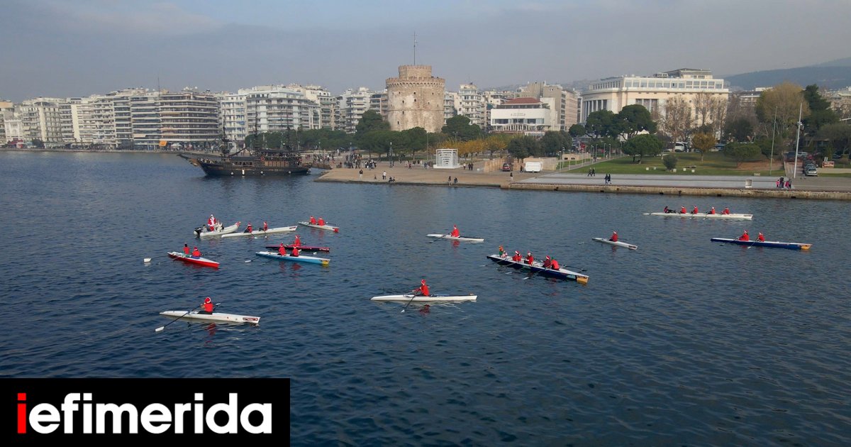 Θεσσαλονίκη: Αγιοβασίληδες προσθαλασσώθηκαν στον Θερμαϊκό [βίντεο ...
