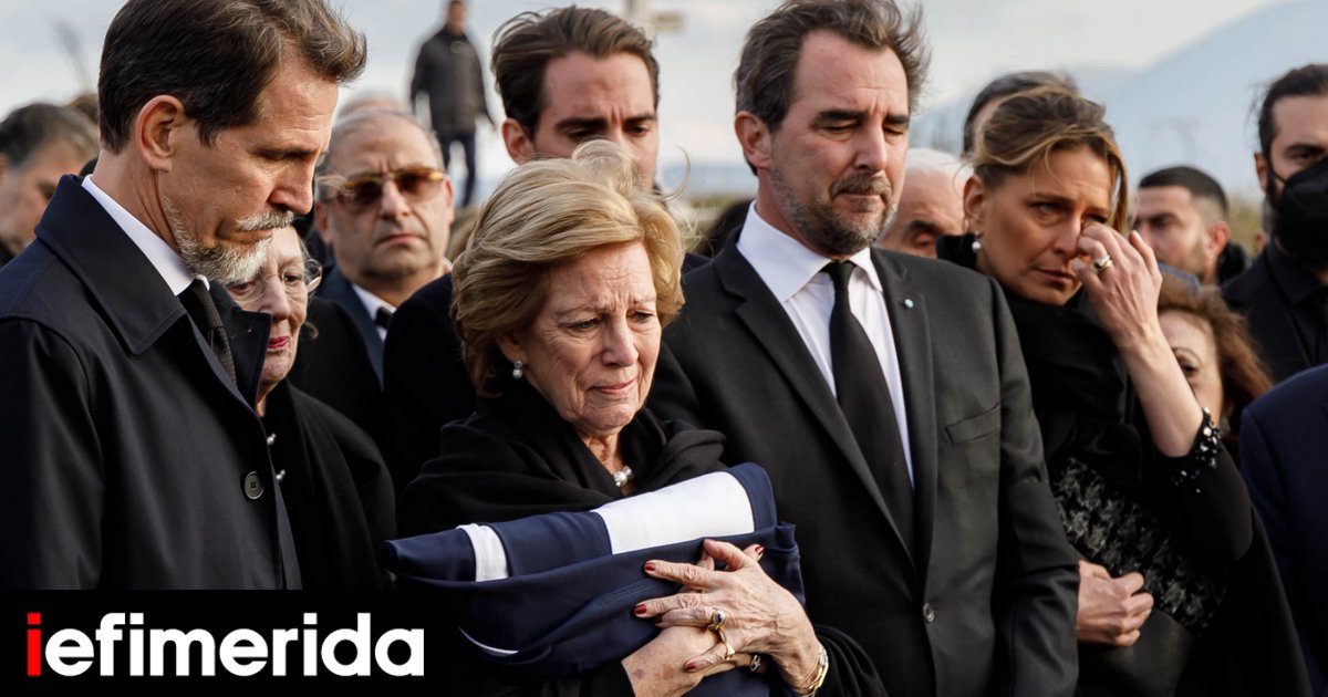 Θρήνος πάνω από τον τάφο του τέως βασιλιά Κωνσταντίνου -«Λύγισαν» η ...