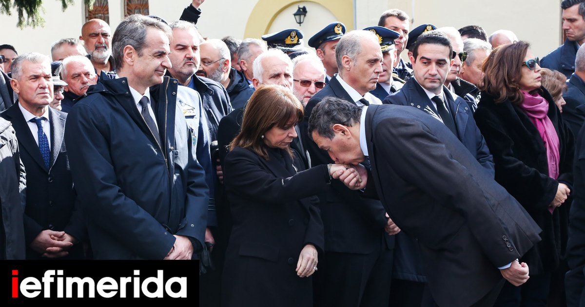 Το χειροφίλημα του Φράγκου Φραγκούλη στην Κ. Σακελλαροπούλου -Τα ...