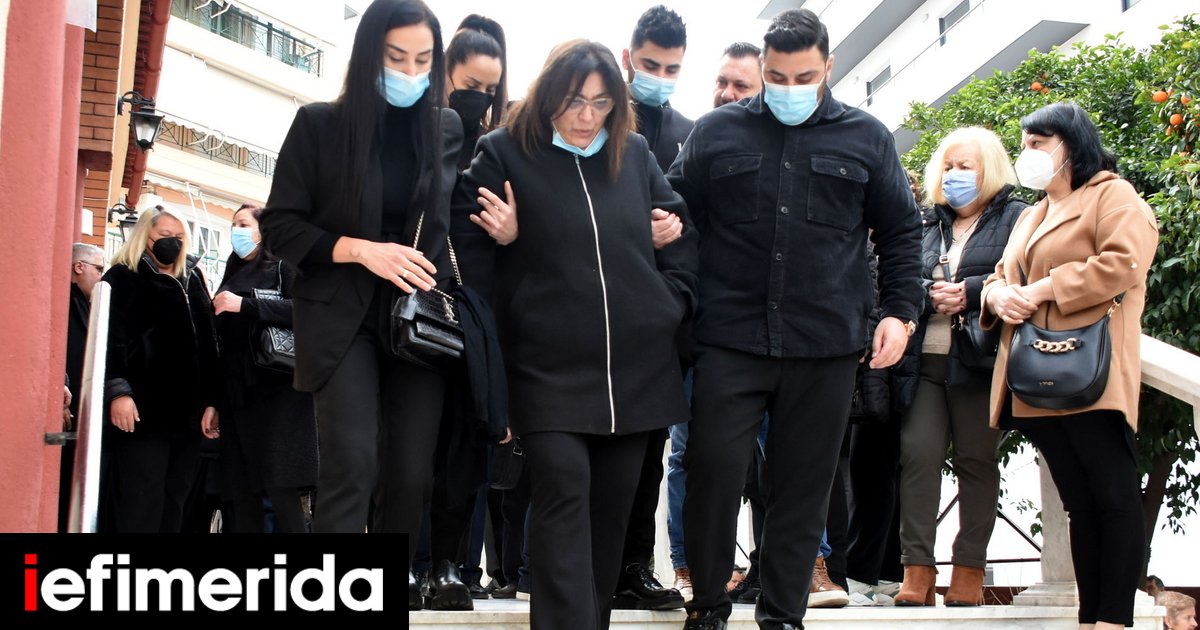 Σταύρος Παντελίδης: Θλίψη στο τελευταίο αντίο στον πατέρα του Παντελή ...
