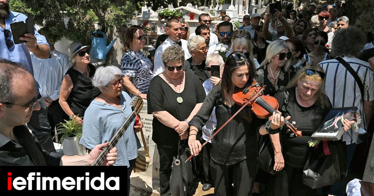 Με μπουζούκι, βιολί και τραγούδι η ταφή της Γιώτας Γιάννα -Η Βίσση και ...