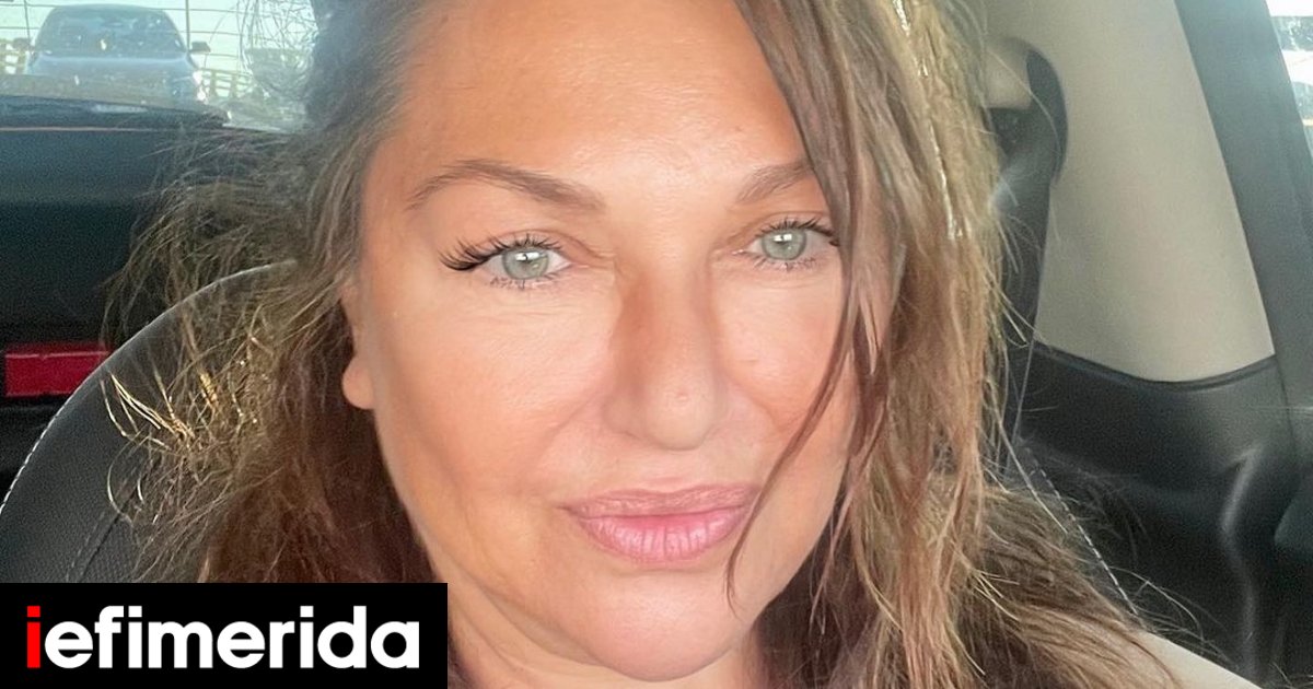 H Καίτη Γαρμπή χωρίς ίχνος μακιγιάζ ποζάρει στο κρεβάτι -Με κίτρινο ...