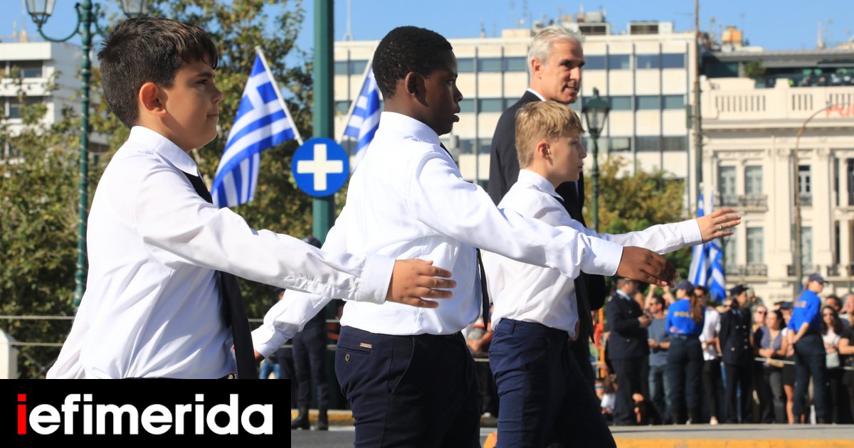 Πλήθος κόσμου χειροκρότησε τη μαθητική παρέλαση στην Αθήνα -Άνοιξε το ...