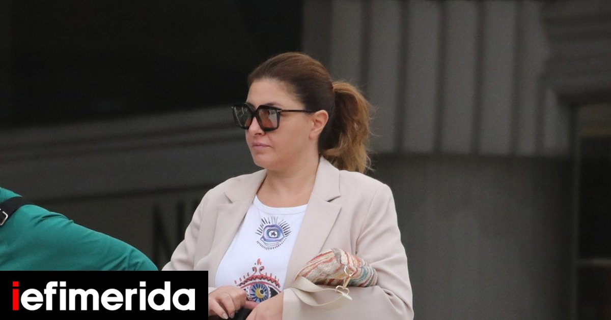 H Ελενα Παπαρίζου φόρεσε τα «άσχημα» παπούτσια της μόδας σε πρωινή ...