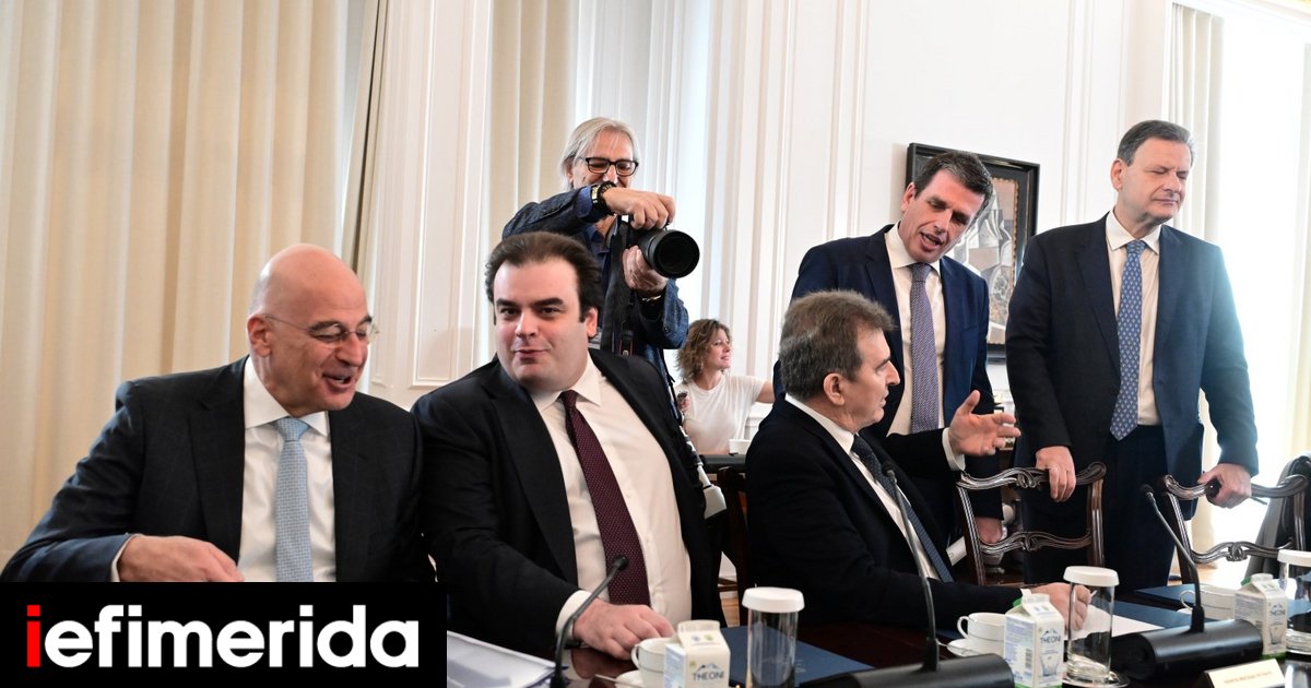 Τα «πηγαδάκια» στο υπουργικό συμβούλιο -Το... μασάζ του Λιβάνιου στον ...