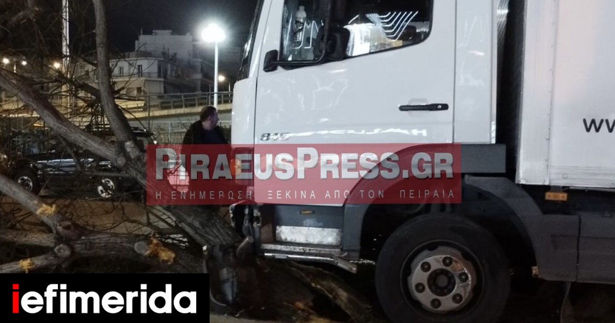 Τροχαίο στη Νίκαια: Εικόνες από το φορτηγό που καρφώθηκε σε δέντρο και ...
