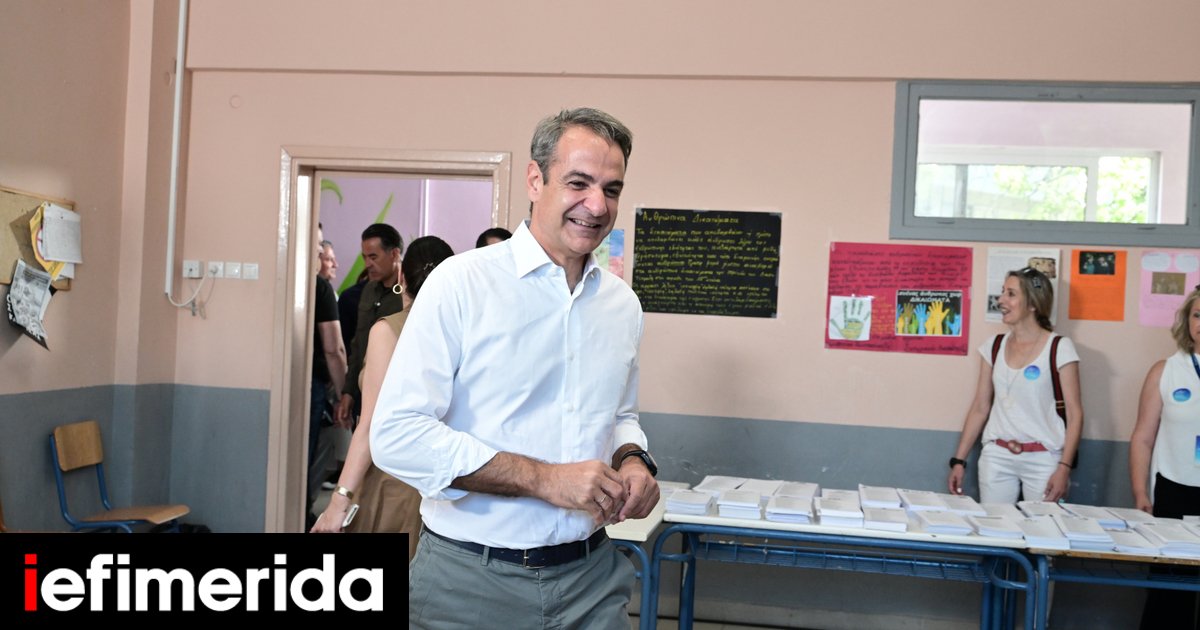 Στο 1ο Γυμνάσιο Κηφισιάς ψήφισε ο Κυριάκος Μητσοτάκης μαζί με τη σύζυγό ...