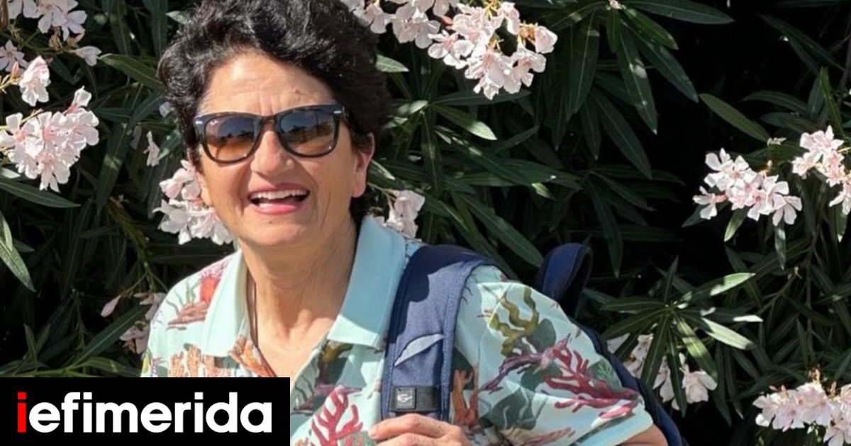 Η Άλκηστις Πρωτοψάλτη ποζάρει στα 69 της με μαύρο ολόσωμο μαγιό σε σκάφος -Κάνει διακοπές στην ...