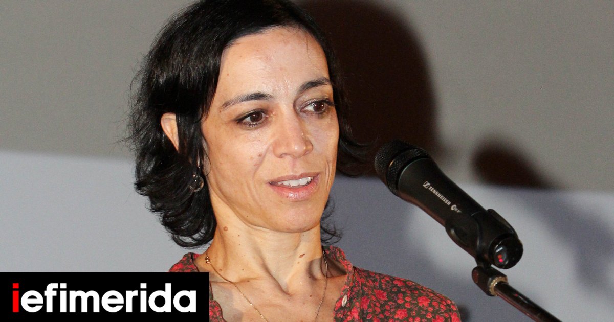 Ατύχημα για την Έλενα Τοπαλίδου -Η εμφάνιση με γύψο στο πόδι και μπαστούνι [βίντεο] - iefimerida.gr