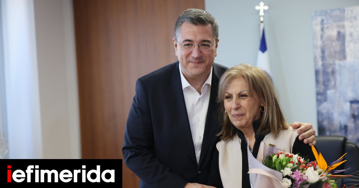 Περιφέρεια Κεντρικής Μακεδονίας: Ο Απ. Τζιτζικώστας παρέδωσε στην Αθηνά ...