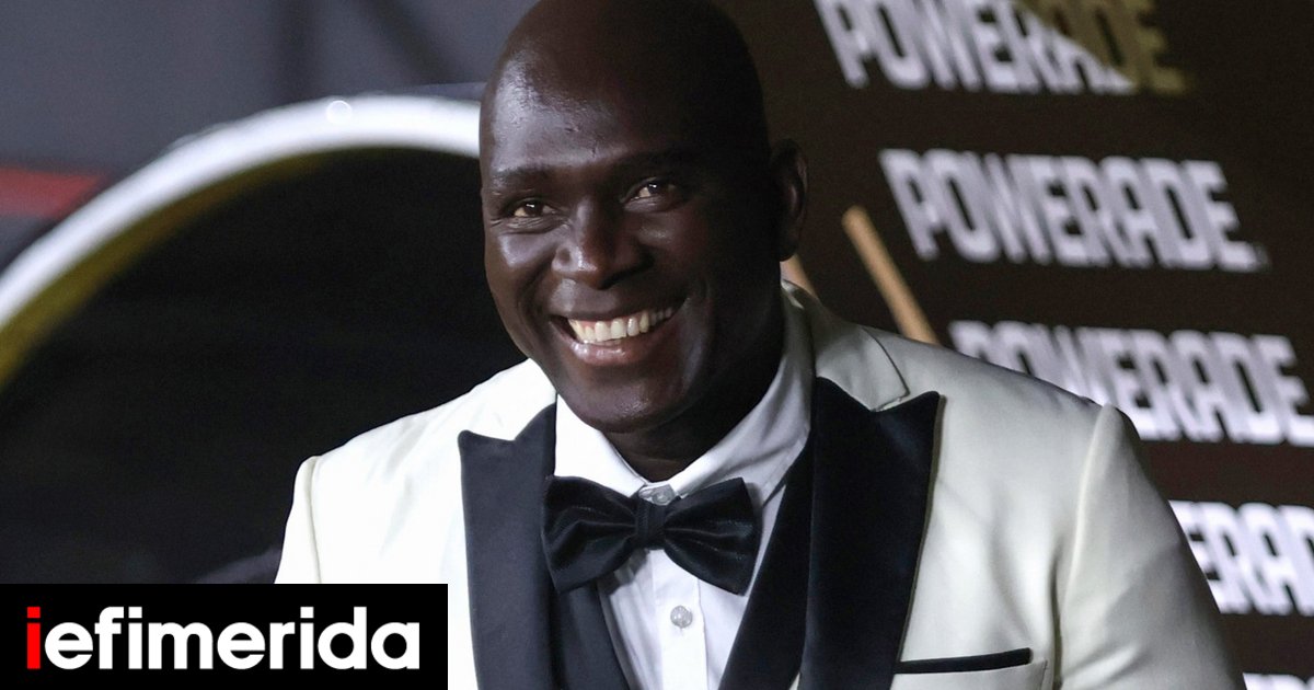 Viral ο Σεγoύντο Καστίγιο: Ένας προπονητής με... λευκό σακάκι και παπιγιόν -«Η γυναίκα μου με ...