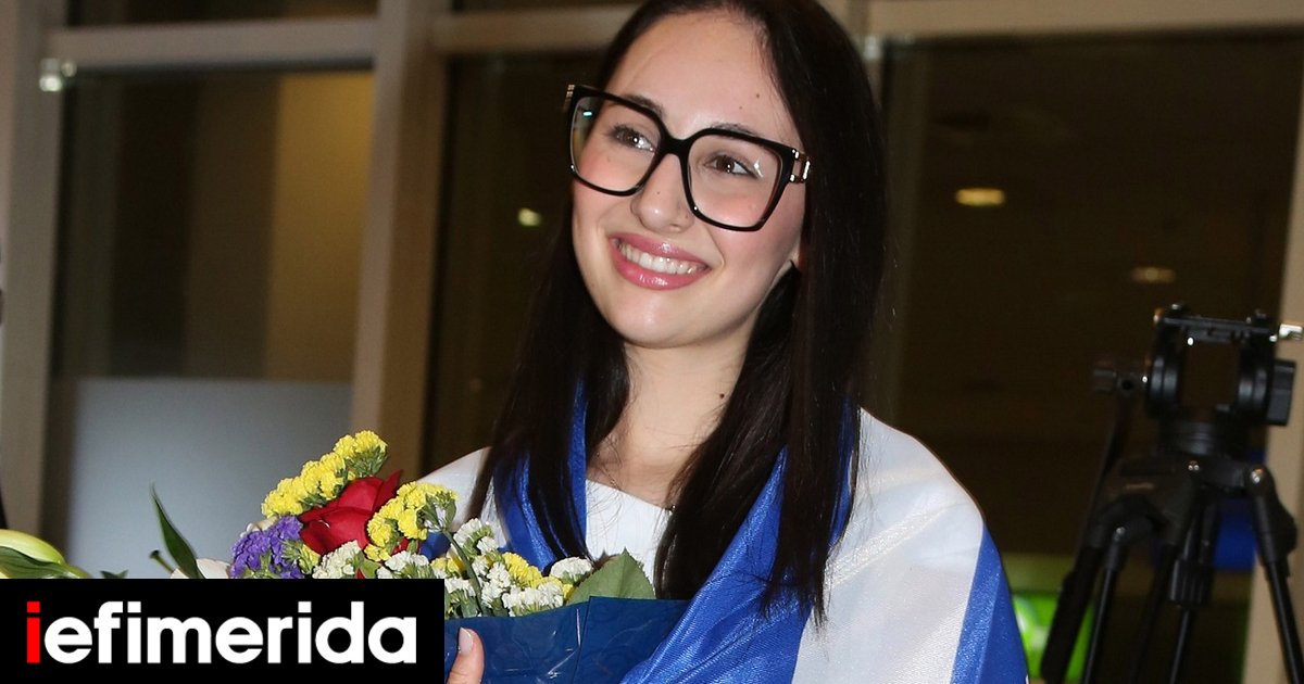 Η Κλαυδία με το τζιν παντελόνι από τα Zara που έχει ξετρελάνει τις fashionistas -Κολακεύει τη ...