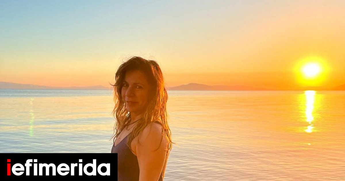 Η Δήμητρα Παπαδοπούλου ποζάρει με μαγιό στην παραλία στα 62 της και αποθεώνεται από τους ...