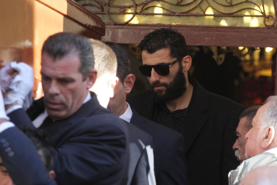 Πλήθος κόσμου στην κηδεία του Μάκη Ψωμιάδη Ποιοι επώνυμοι πήγαν εικόνες And βίντεο Iefimeridagr