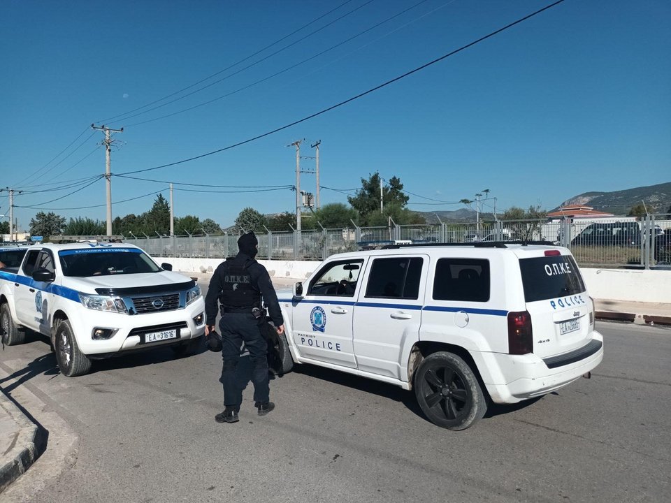 ΕΛ.ΑΣ.: Έκλεβαν καταλύτες ΙΧ και λήστευαν σπίτια στην Αττική - Μπαράζ ...