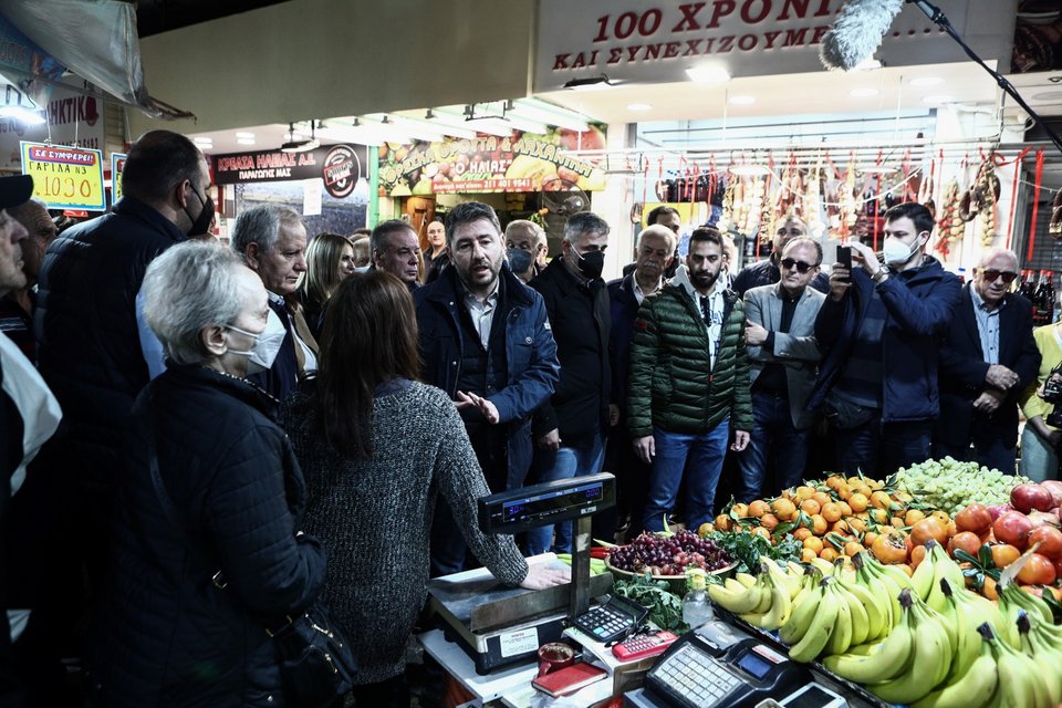 Στην Καλλιθέα ο Ανδρουλάκης: Η ακρίβεια έχει κάνει την αγοραστική ...