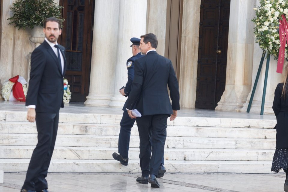 Κηδεία τέως βασιλιά Κωνσταντίνου: Στη Μητρόπολη οι γιοι του - iefimerida.gr