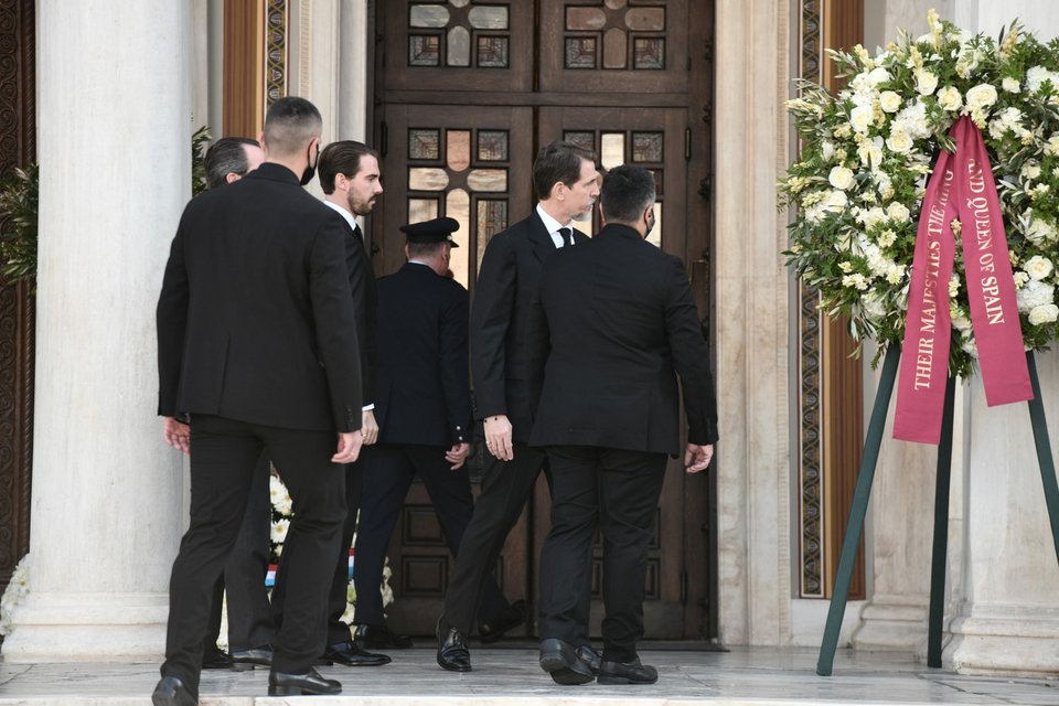 Κηδεία τέως βασιλιά Κωνσταντίνου: Στη Μητρόπολη οι γιοι του - iefimerida.gr