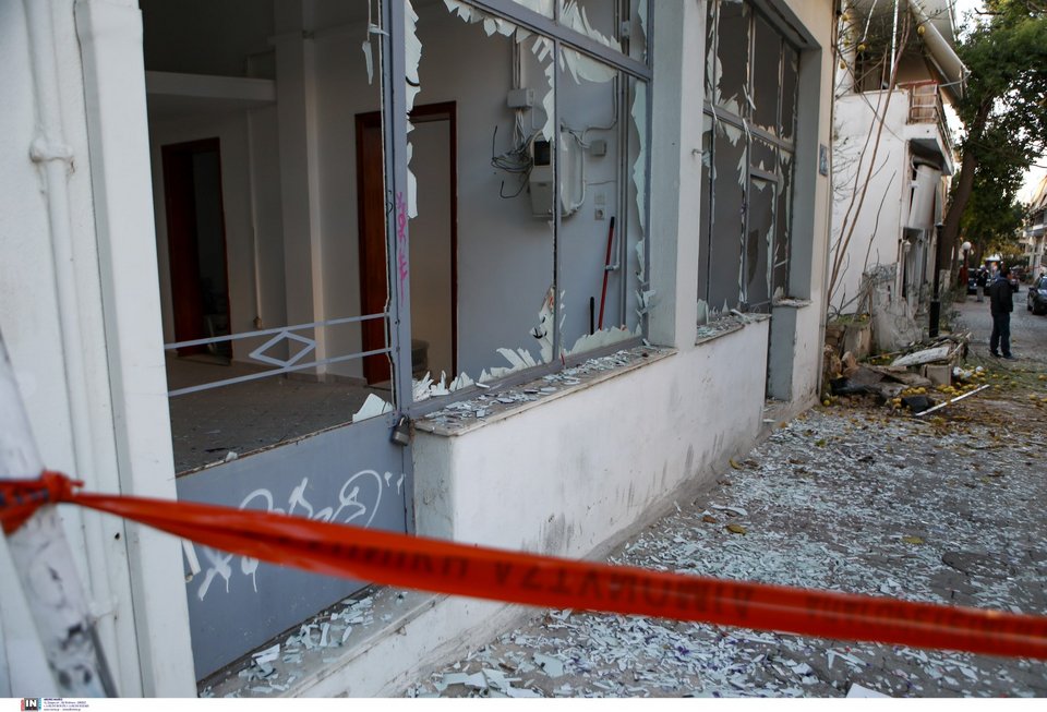 Βομβαρδισμένο τοπίο: Σκηνικό πολέμου σε σπίτια-καταστήματα μετά την ...