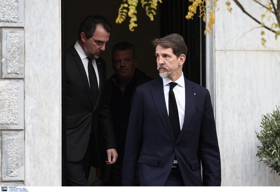 Στο Μαξίμου το πρωί οι τρεις γιοι του τέως βασιλιά Κωνσταντίνου -Έφυγαν ...