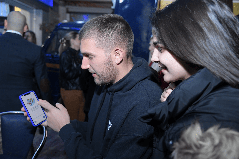 Ποδοσφαιρικό υπερθέαμα, διασκέδαση και μοναδικές εκπλήξεις σε κατάστημα ...