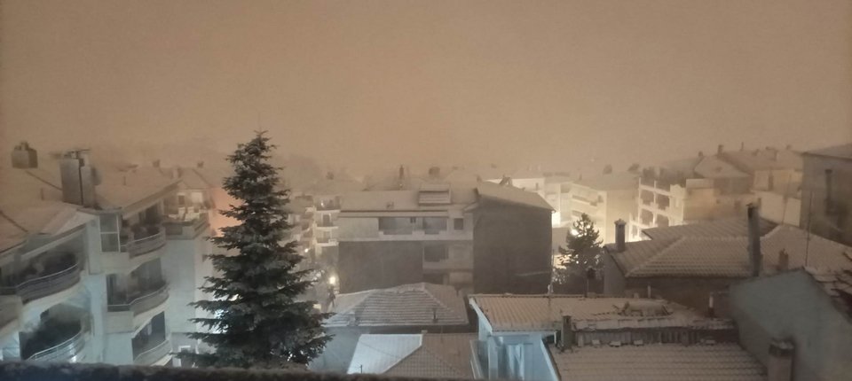 Χιόνισε το πρωί και στην Κοζάνη -Δείτε εικόνες από το κέντρο της πόλης ...
