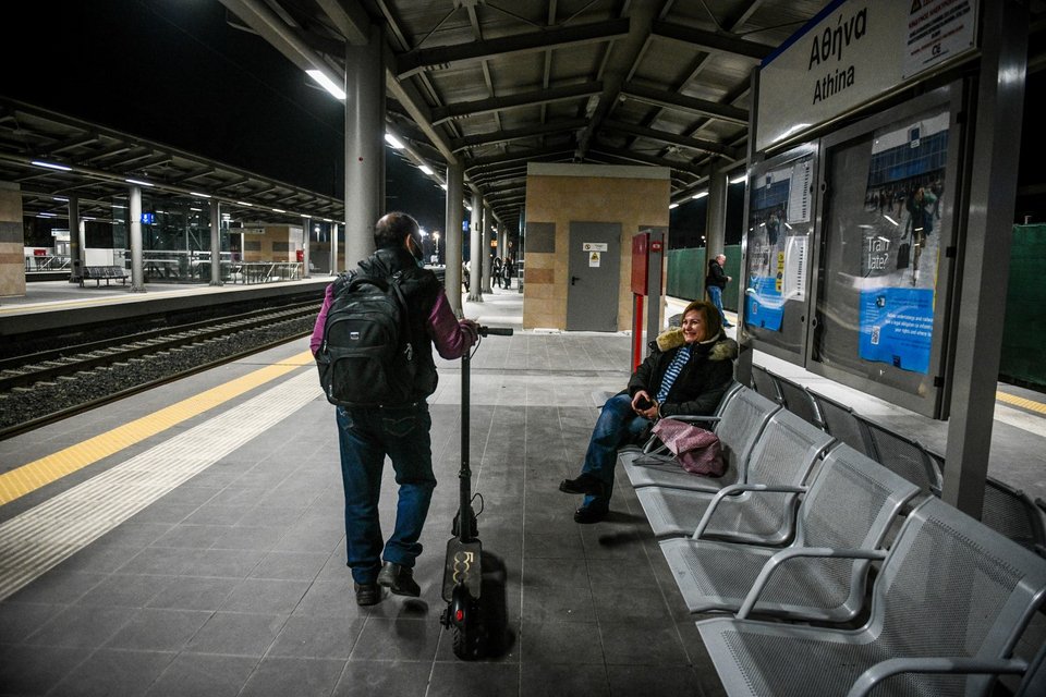 Έφυγε το πρώτο τρένο για Χαλκίδα, ξεκίνησε ο προαστιακός -Στις ράγες ...